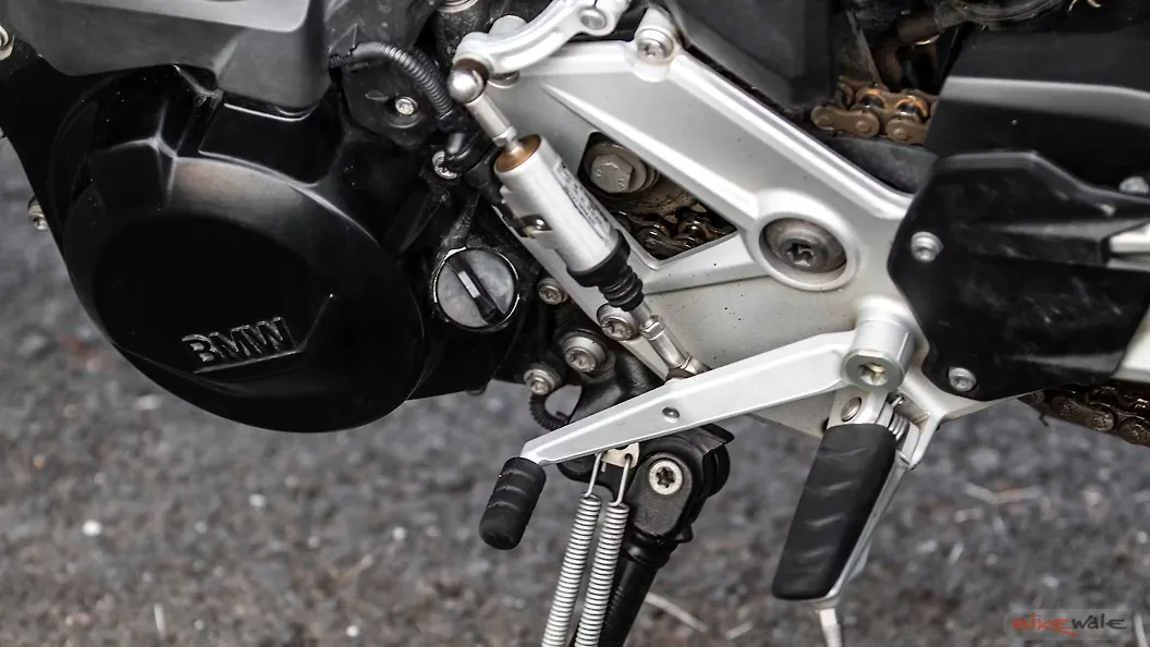 BMW F900XR [2021] Rider Footpeg Image – BikeWale