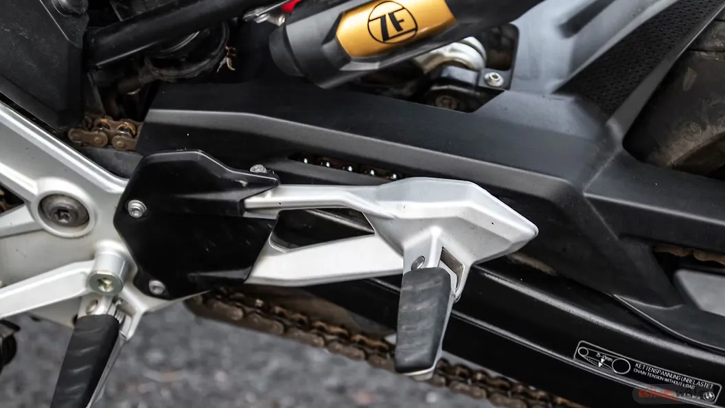 BMW F900XR [2021] Rider Footpeg Image – BikeWale