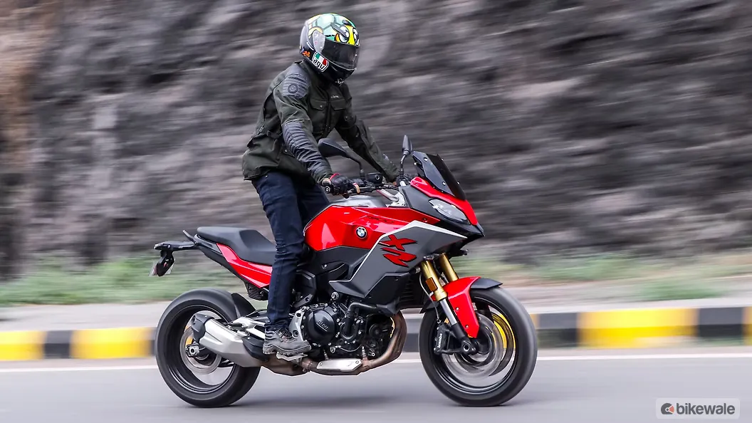 BMW F900XR [2021] Right Side View Image – BikeWale