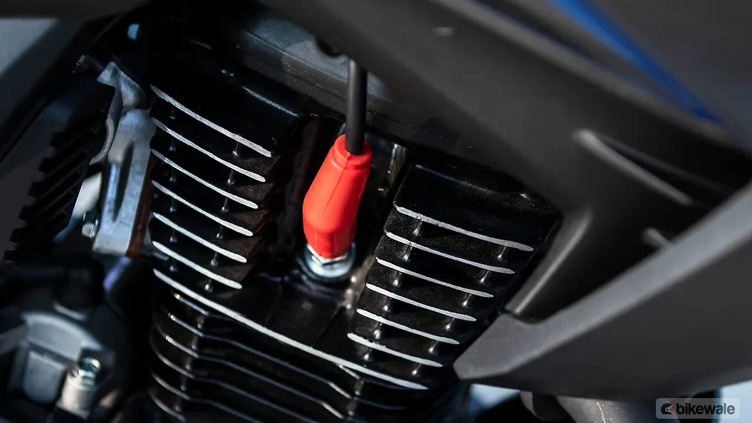 Honda Hornet 2.0 Engine From Right Image – BikeWale