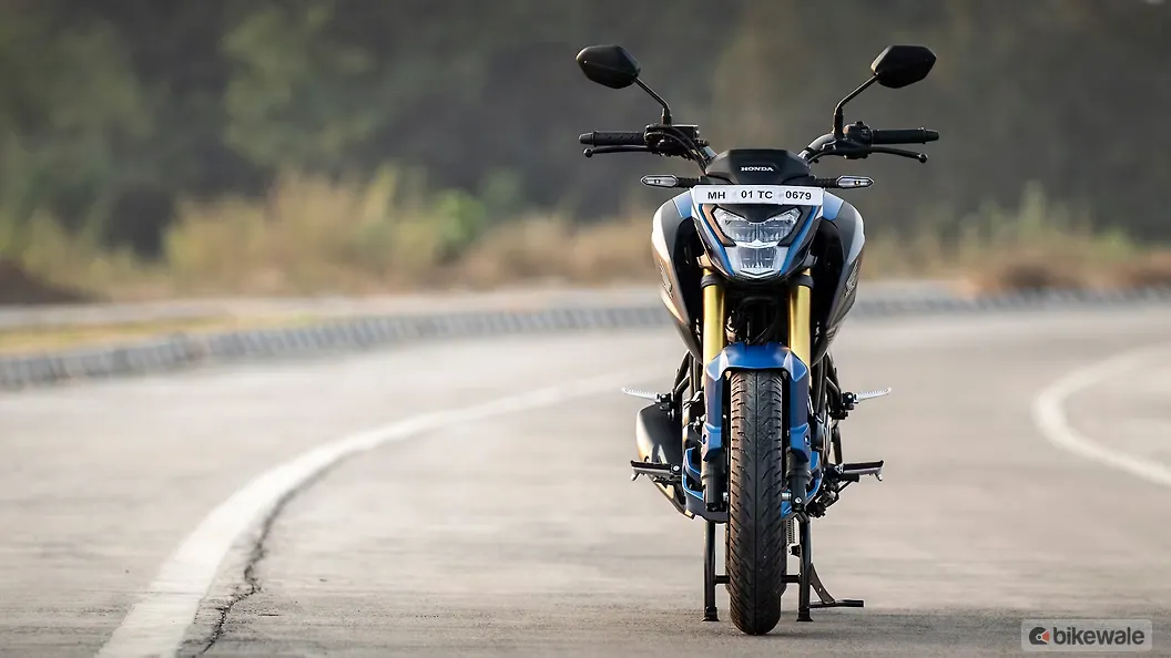 Honda Hornet 2.0 Right Front Three Quarter Image – BikeWale