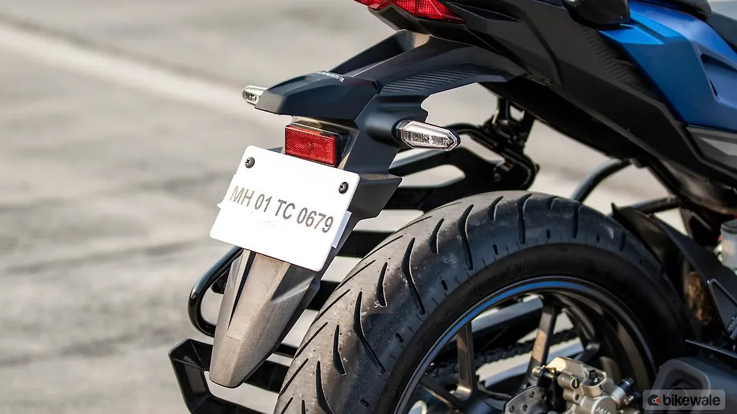 Honda Hornet 2.0 Rear Turn Indicators Image – BikeWale