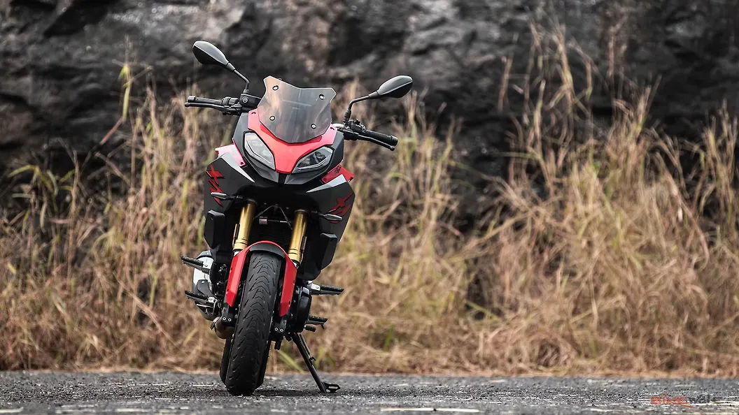 BMW F900XR [2021] Rear View Image – BikeWale