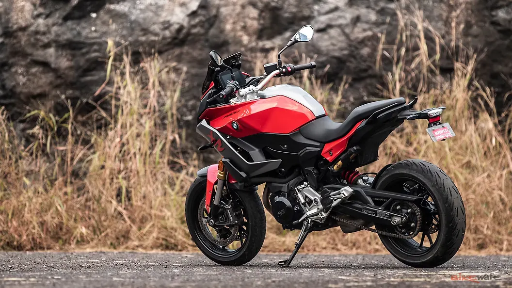 BMW F900XR [2021] Left Rear Three Quarter Image – BikeWale