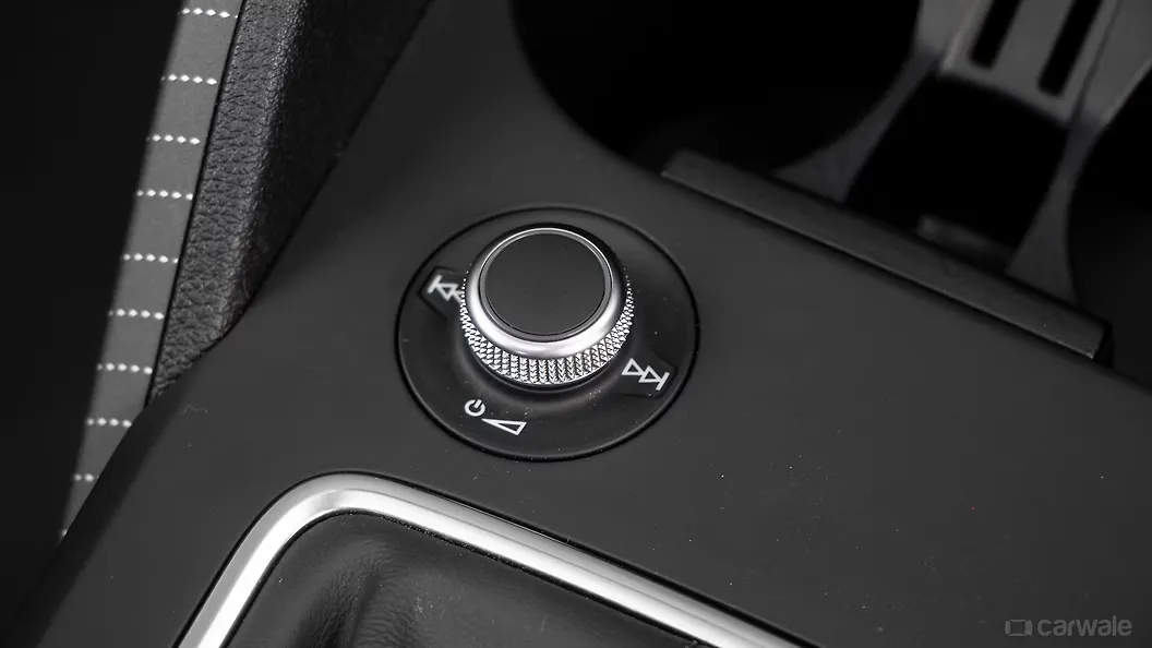 Q2 Center Console/Centre Console Storage Image, Q2 Photos in India ...