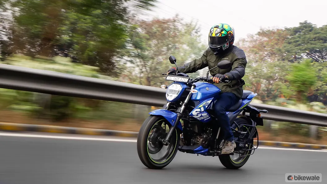 Suzuki Gixxer 250 Left Rear Three Quarter Image – BikeWale