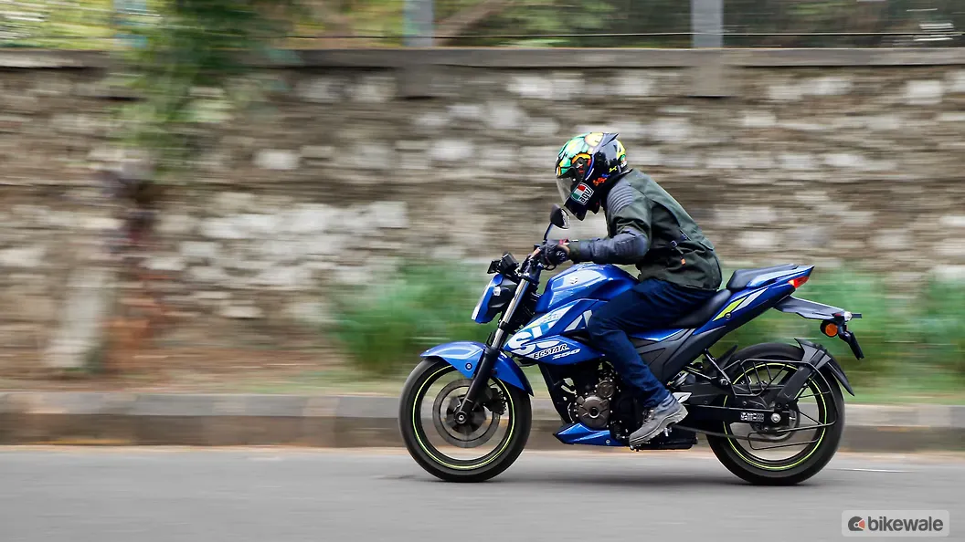 Suzuki Gixxer 250 Action Image – BikeWale