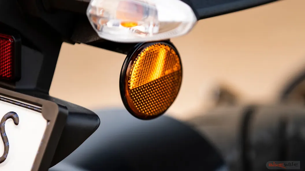 Suzuki Gixxer 250 Rear Reflex Reflector Image – BikeWale