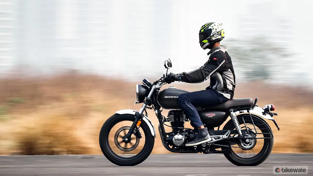 Honda Hness CB350 [2020-2022] Rear View Image – BikeWale