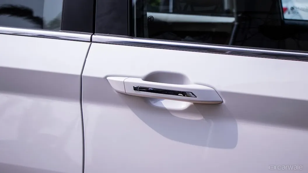 Hector Front Door Handle Image, Hector Photos in India - CarWale