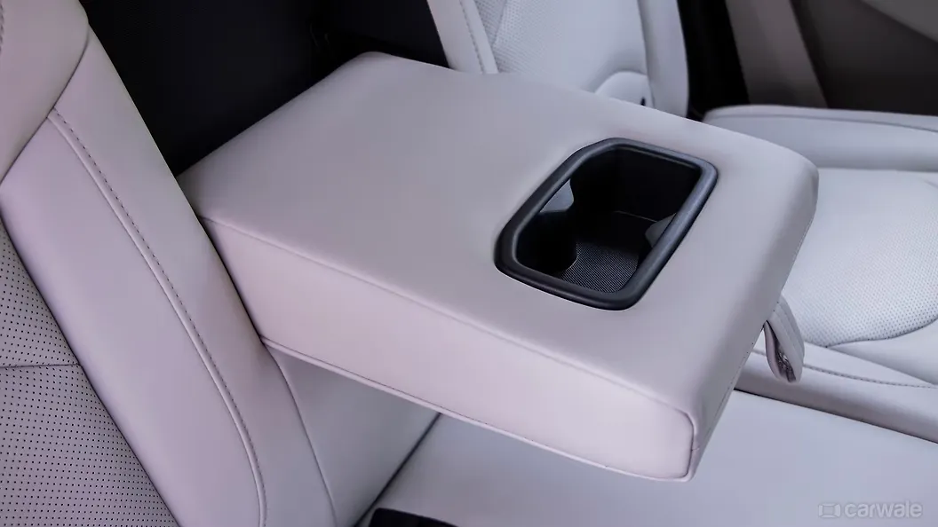 Hector Second Row Centre Arm Rest Image, Hector Photos in India - CarWale