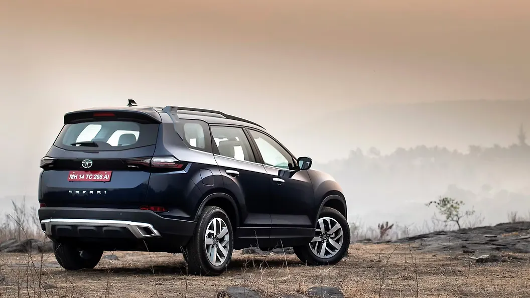 Safari Right Rear Three Quarter Image, Safari Photos in India - CarWale