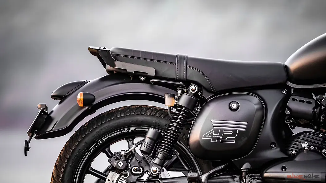 Jawa 42 Bike Seat Image – BikeWale