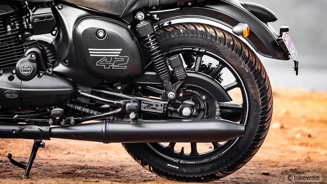 Jawa 42 [2018-2023] Left Side View Image – BikeWale