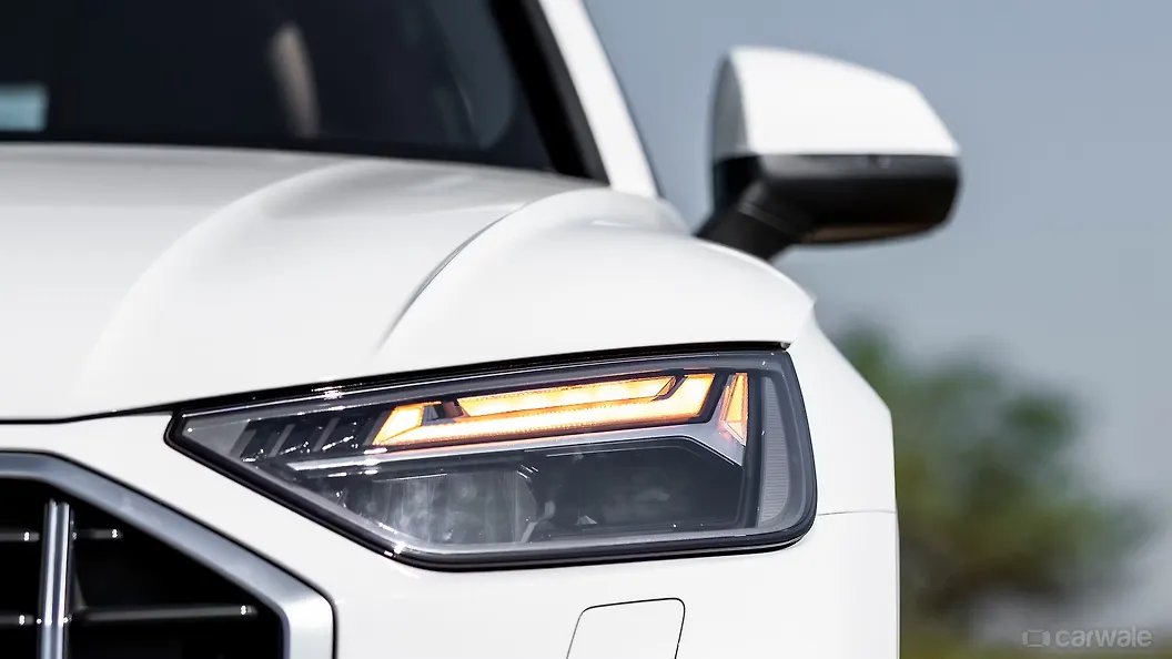 Q5 Blinker Image, Q5 Photos in India - CarWale