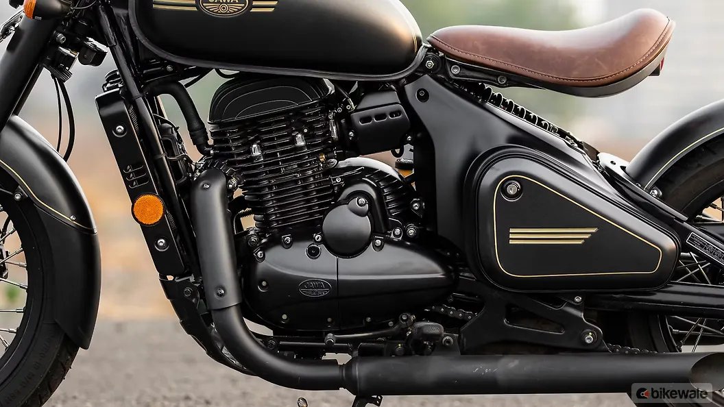 Jawa Perak Engine From Right Image – BikeWale
