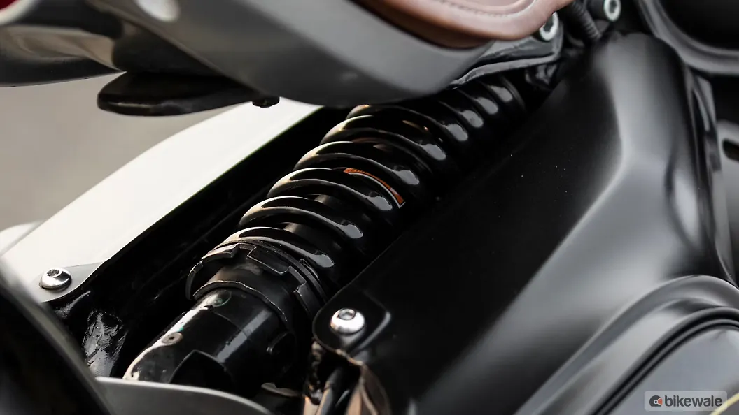 Jawa Perak Engine From Right Image – BikeWale