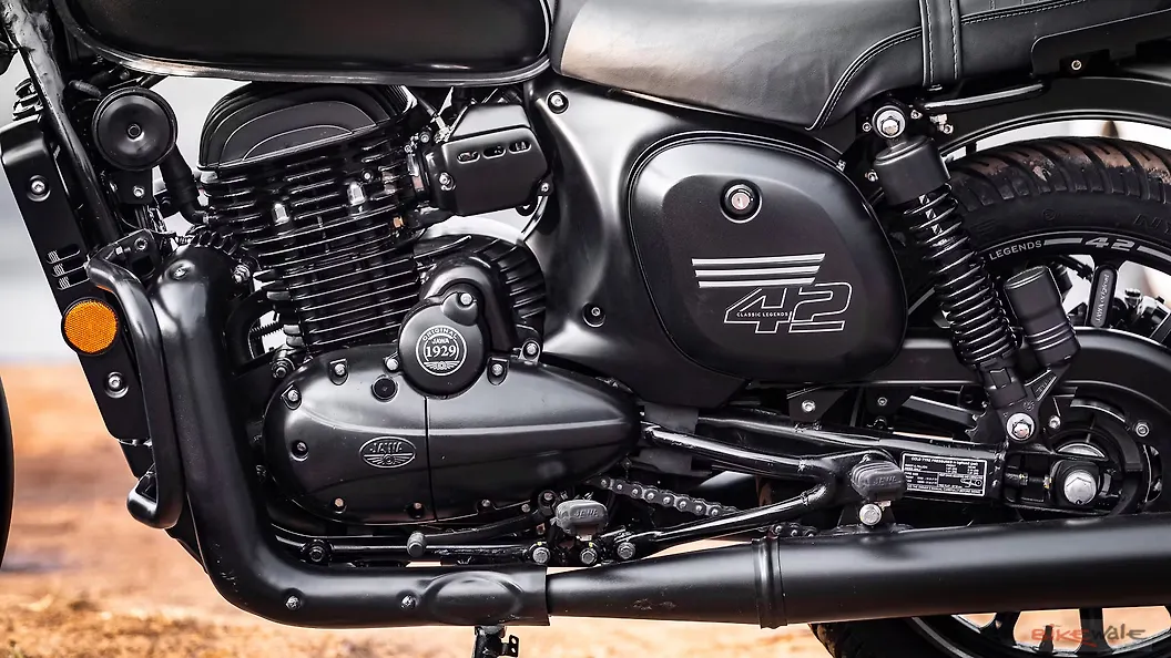 Jawa 42 Tool Kit Compartment Image – BikeWale