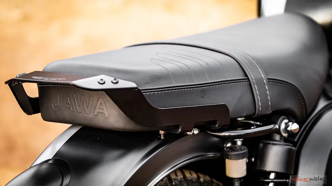 Jawa 42 Grab Rail Image – BikeWale