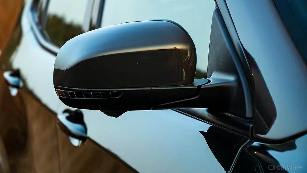 Compass ORVM Blinker Image, Compass Photos in India - CarWale