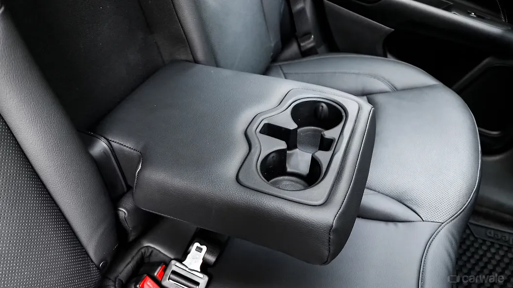 Compass Rear Row Centre Arm Rest Image, Compass Photos in India - CarWale