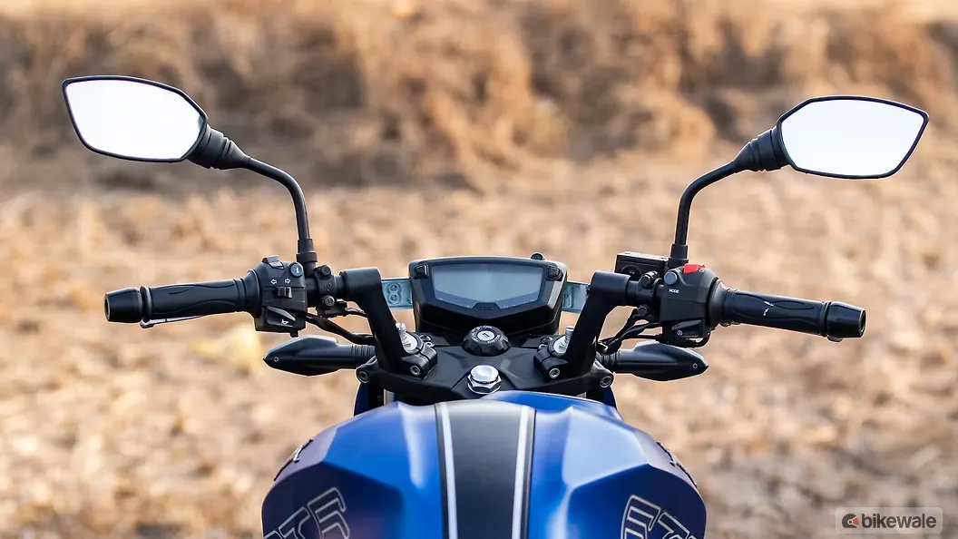 TVS Apache RTR 200 4V Handlebar Image – BikeWale