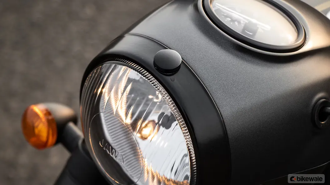 Jawa Perak Head Light Image – BikeWale