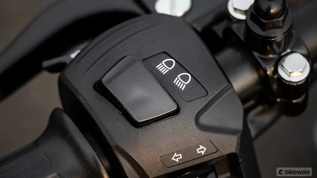 Jawa Perak High Beam Low Beam Switch Image – BikeWale