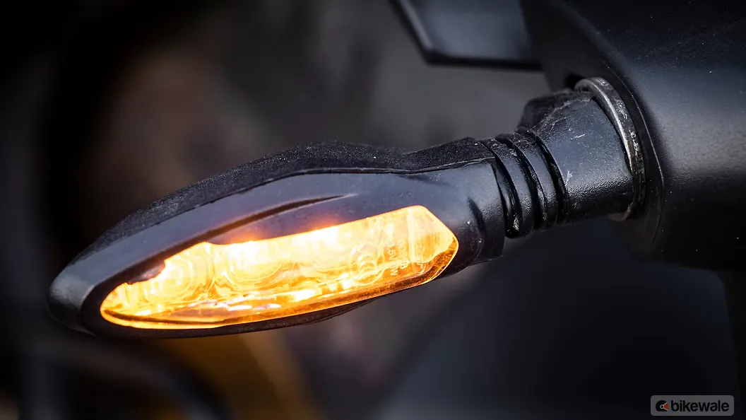 Yamaha FZ25 Front Turn Indicators Image – BikeWale