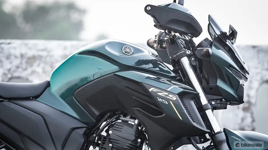 Yamaha FZ25 Right Side View Image – BikeWale