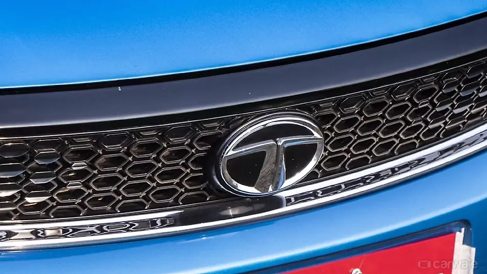 Altroz Front Logo Image, Altroz Photos in India - CarWale