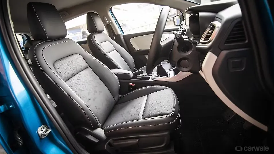 Altroz Front Row Seats Image, Altroz Photos in India - CarWale
