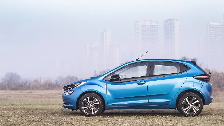 Altroz Left Side View Image, Altroz Photos in India - CarWale