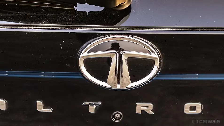 Altroz Rear Logo Image, Altroz Photos in India - CarWale