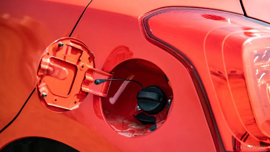 Swift Open Fuel Lid Image, Swift Photos in India - CarWale