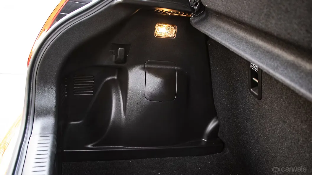 Swift Boot Light Image, Swift Photos in India - CarWale