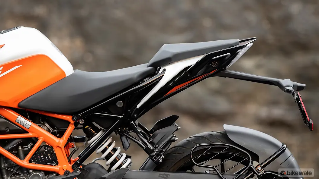 KTM 125 Duke [2021] Rear Suspension Spring Preload Setting Image – BikeWale