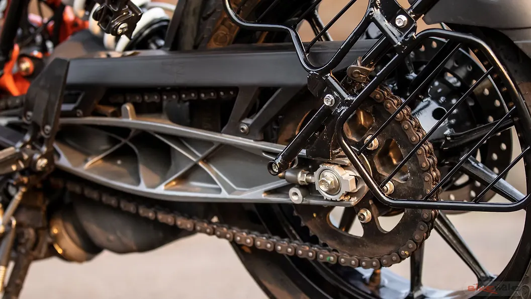 KTM 125 Duke [2021] Chain Cover Image – BikeWale