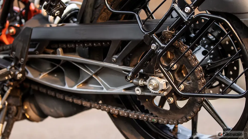 KTM 125 Duke [2021] Rear Suspension Spring Preload Setting Image – BikeWale