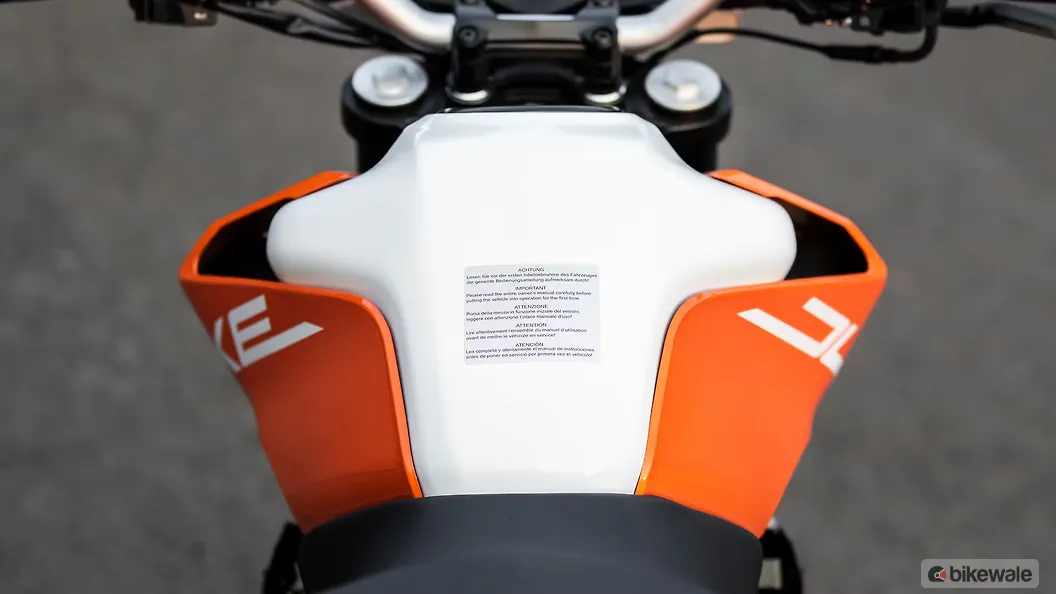 KTM 125 Duke [2021] Branding/Fuel Tank Decal Image – BikeWale