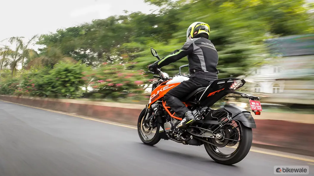 KTM 125 Duke [2021] Left Rear Three Quarter Image – BikeWale