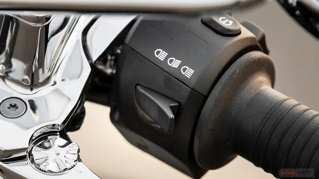 BMW R18 High-Beam Flasher Image – BikeWale