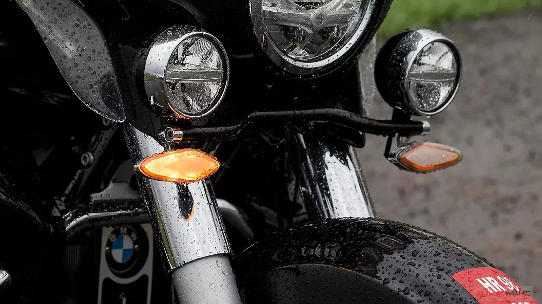 BMW R18 Front Turn Indicators Image – BikeWale