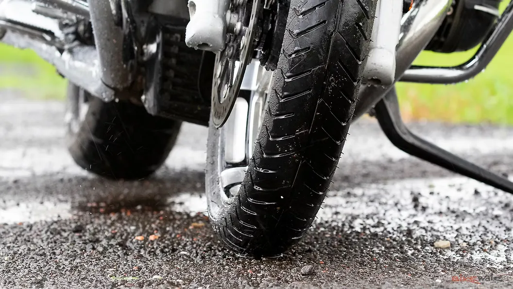 BMW R18 Front Tyre Image – BikeWale