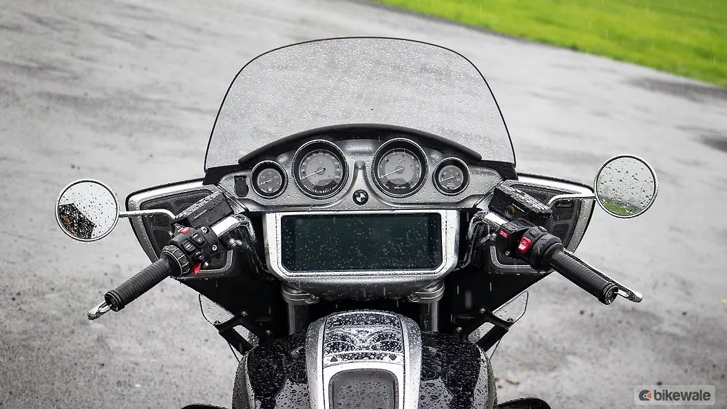 BMW R18 Handlebar Image – BikeWale