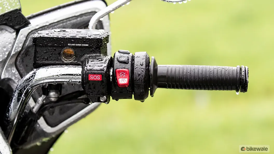 BMW R18 Right Side Handelbar Throttle Grip Image – BikeWale