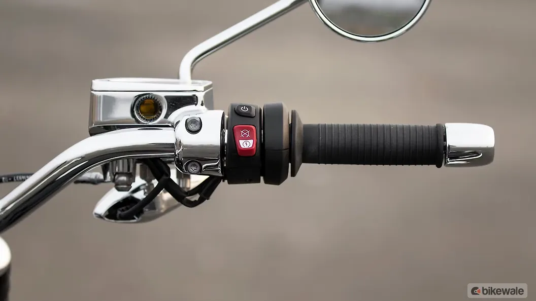 BMW R18 Right Side Handelbar Throttle Grip Image – BikeWale