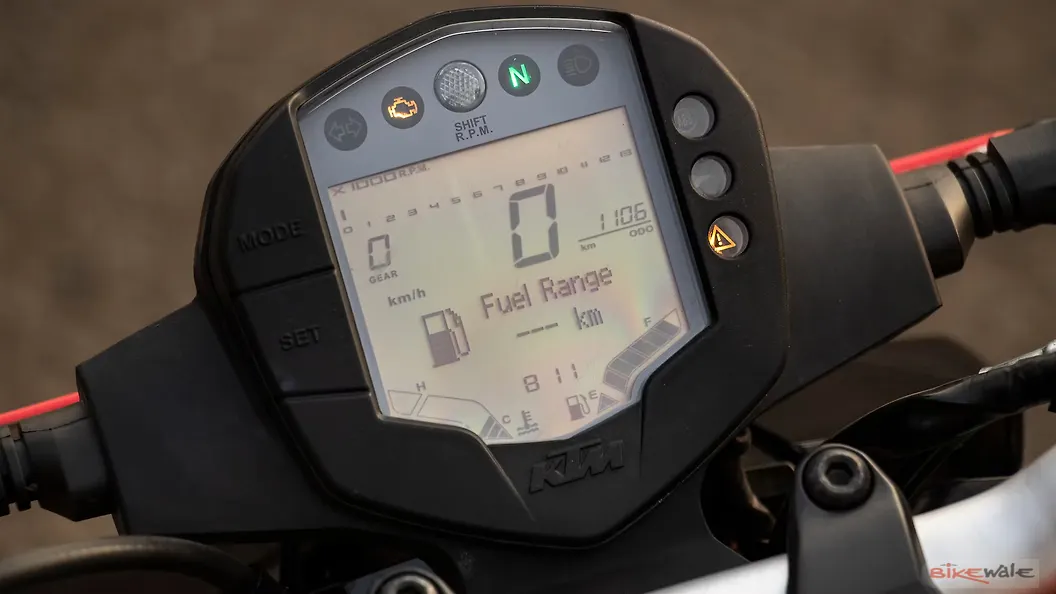 KTM 125 Duke [2021] Right Side Handelbar Throttle Grip Image – BikeWale