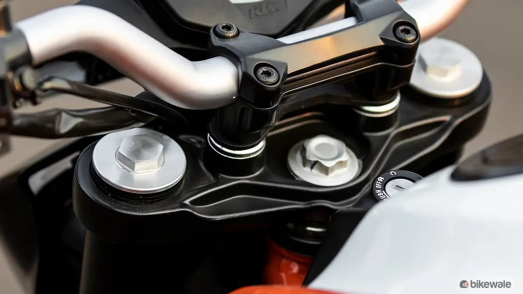 KTM 125 Duke [2021] Front Alloy Wheel Image – BikeWale