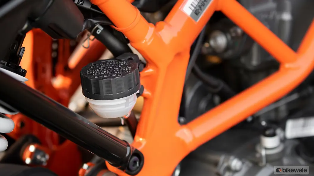 KTM 125 Duke [2021] Rear Brake Fluid Reservoir Image – BikeWale